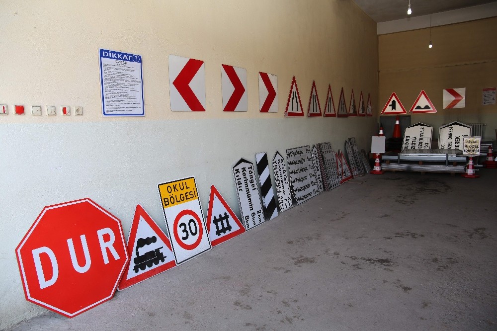 Sivas’ta 2020 yılında 11 bin trafik levhası yenilendi