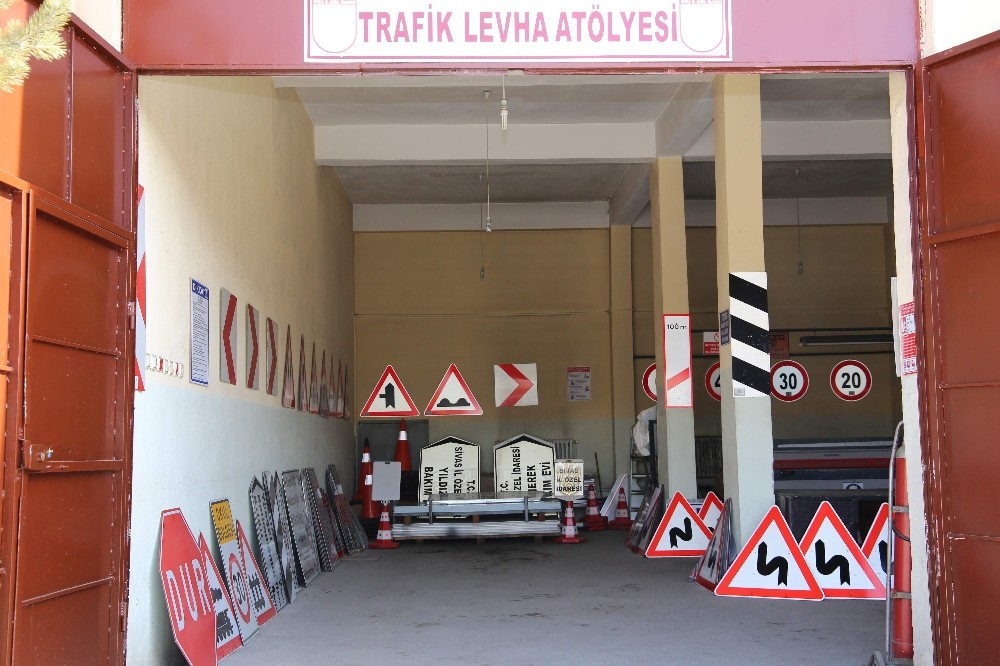 Sivas’ta 2020 yılında 11 bin trafik levhası yenilendi