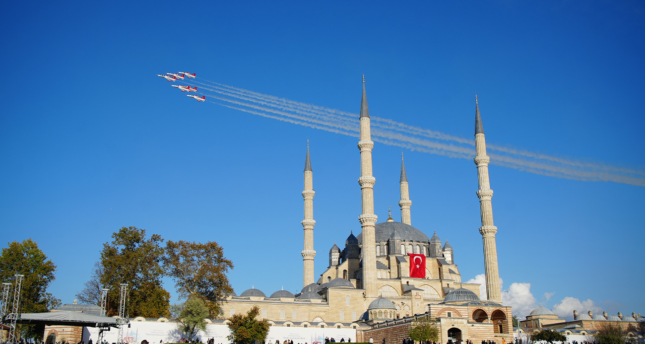 Türk Yıldızları Edirne Semalarında Görsel Şölen Sundu